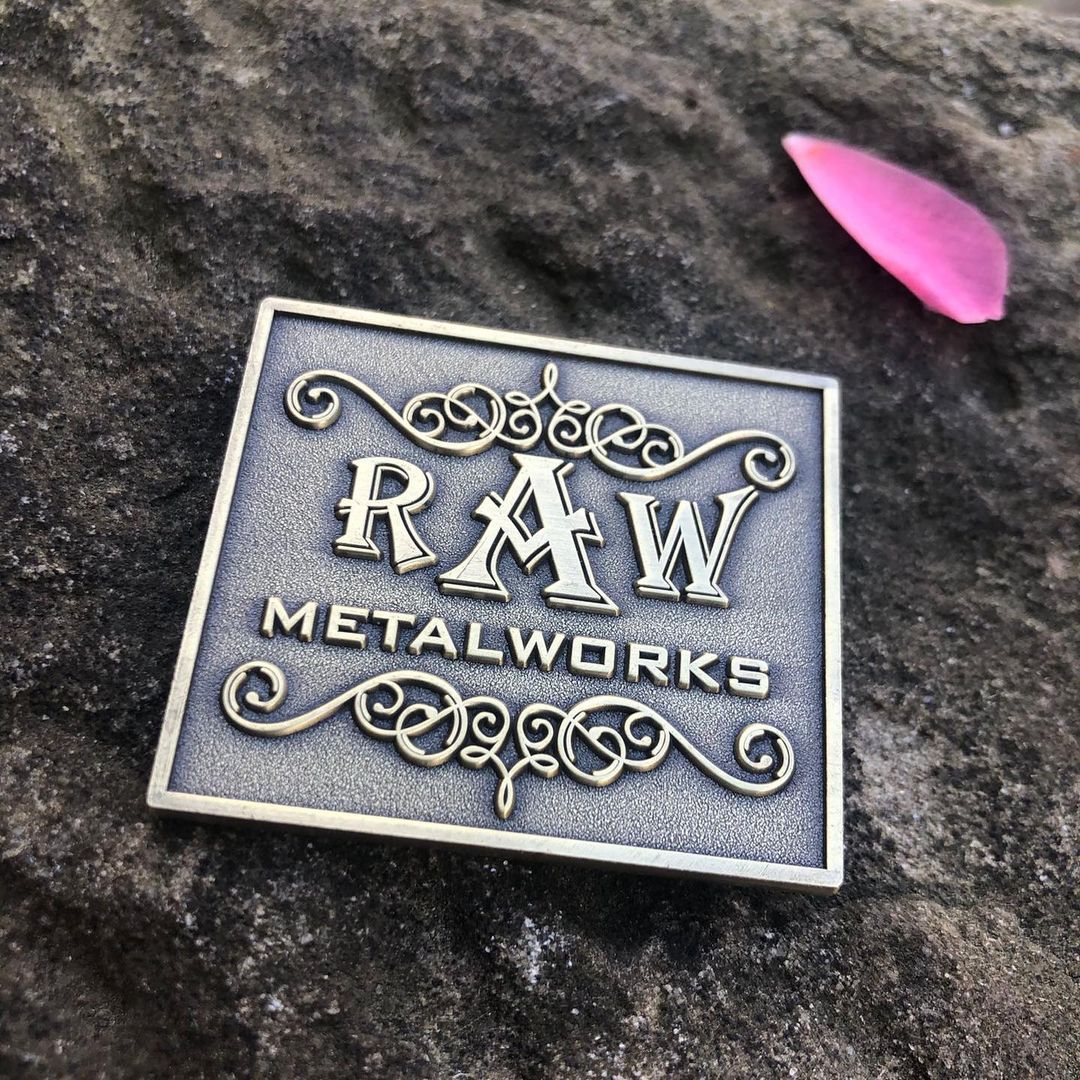 Hard custom metal badges – Schild Inc